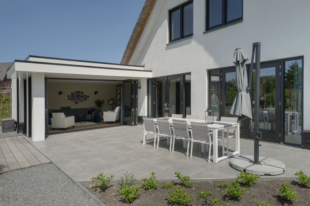 Rietgedekte villa aan de Bermweg te Rotterdam - Houweling Architecten